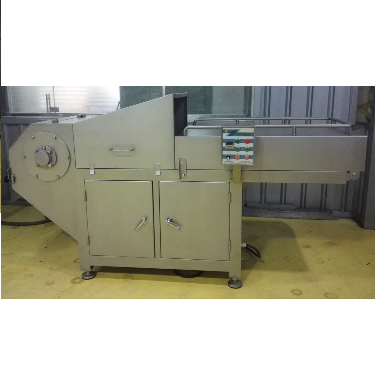 Flaker KF 3000 “THE CLASSICAL” SERIES – Soluciones Técnicas Industriales